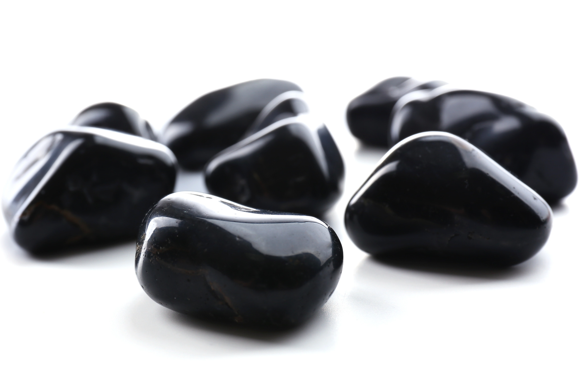 Black Bead Bracelet: Spiritual Meaning & Traditions (Facts)